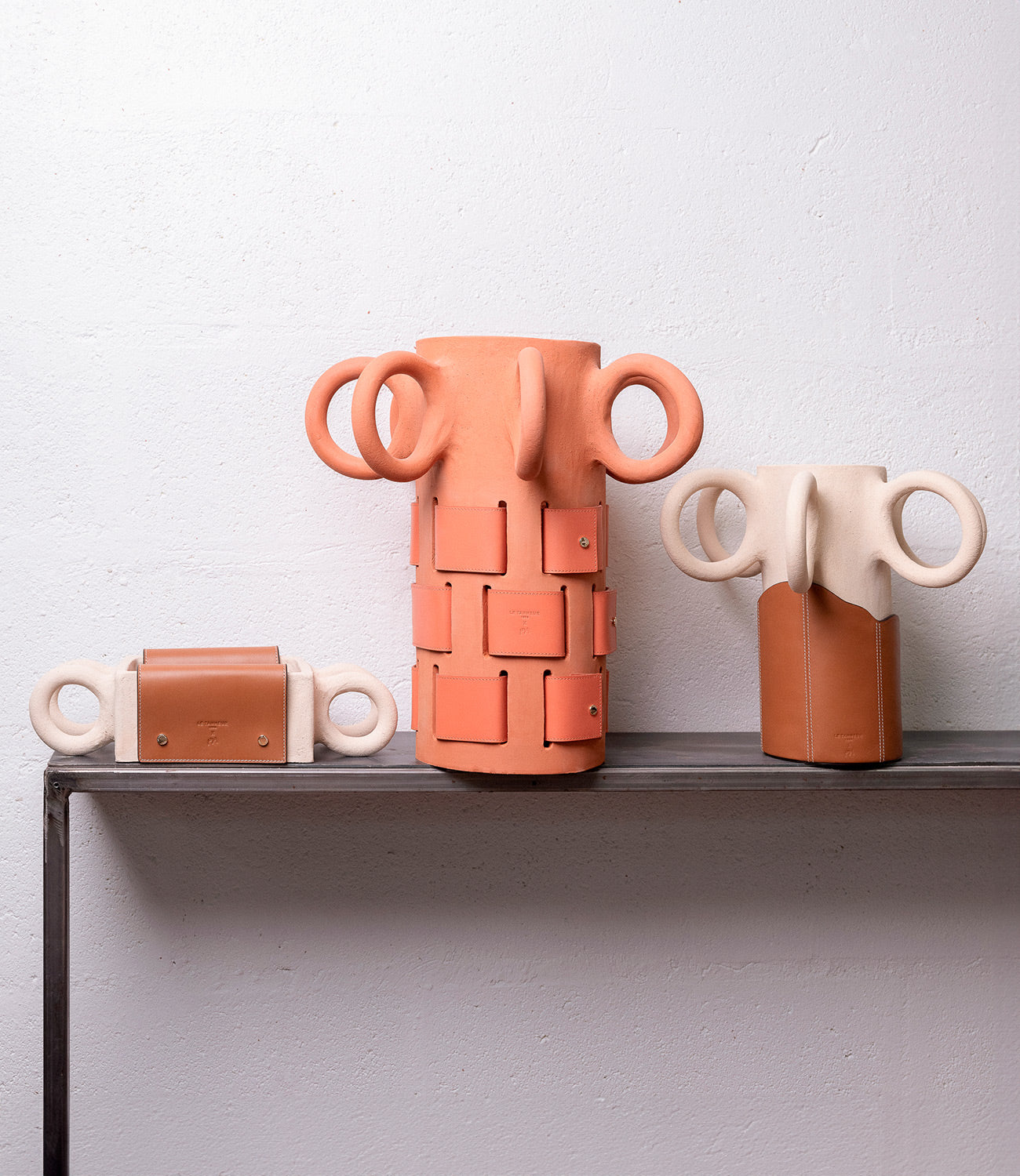 Simone medium-sized bag with crossbody strap in grained leather